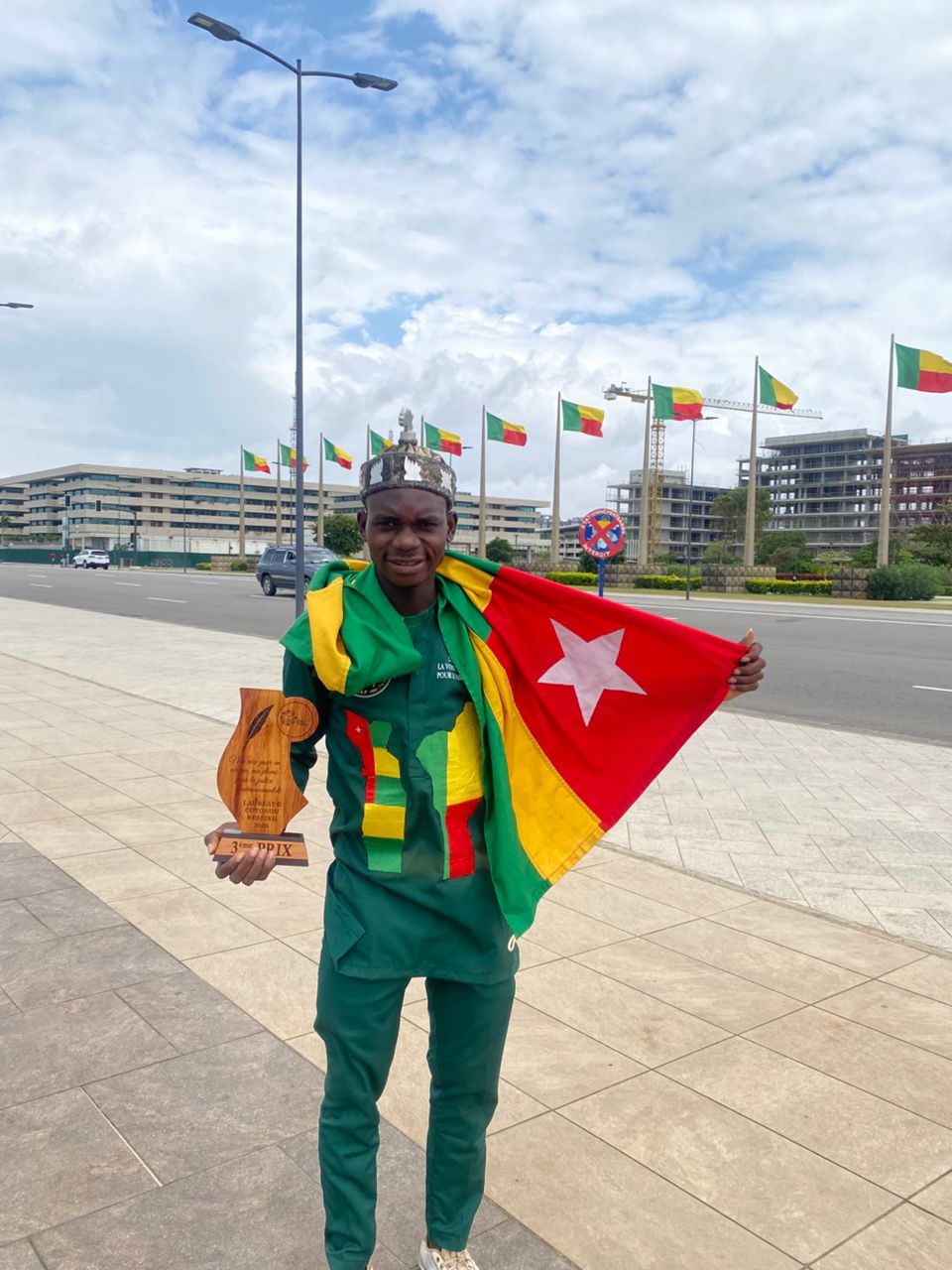 Slam : Edmond Le Prince Parolier remporte un prix au Bénin - le Tabloid